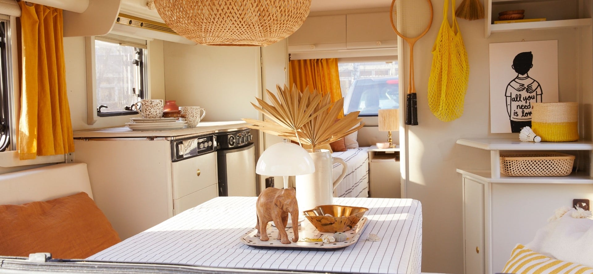 Je Caravan Pimpen: Praktische stappen & materialen voor een frisse look